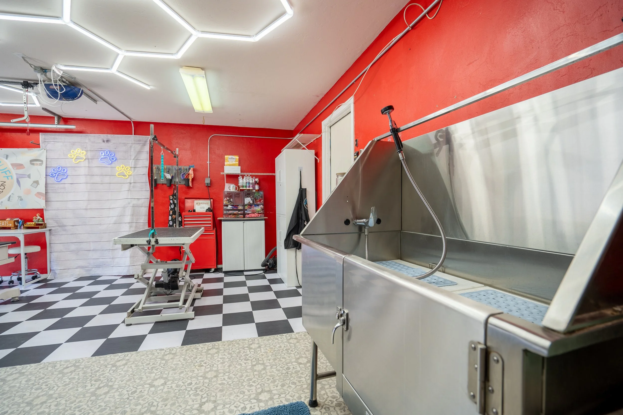 Fluff n' Buff Grooming Salon