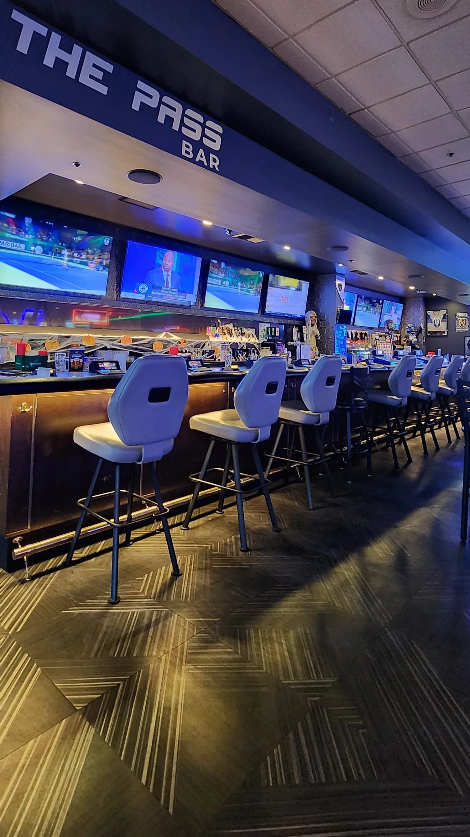 Restaurants & Bars — The Pass Casino