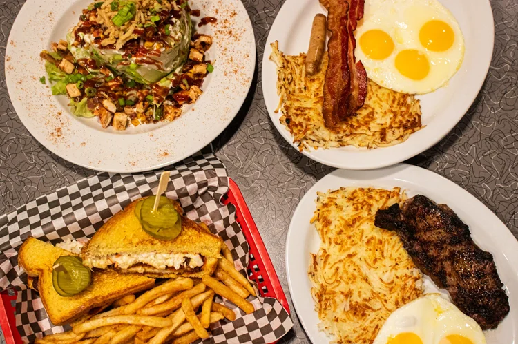 Restaurants & Bars — The Pass Casino