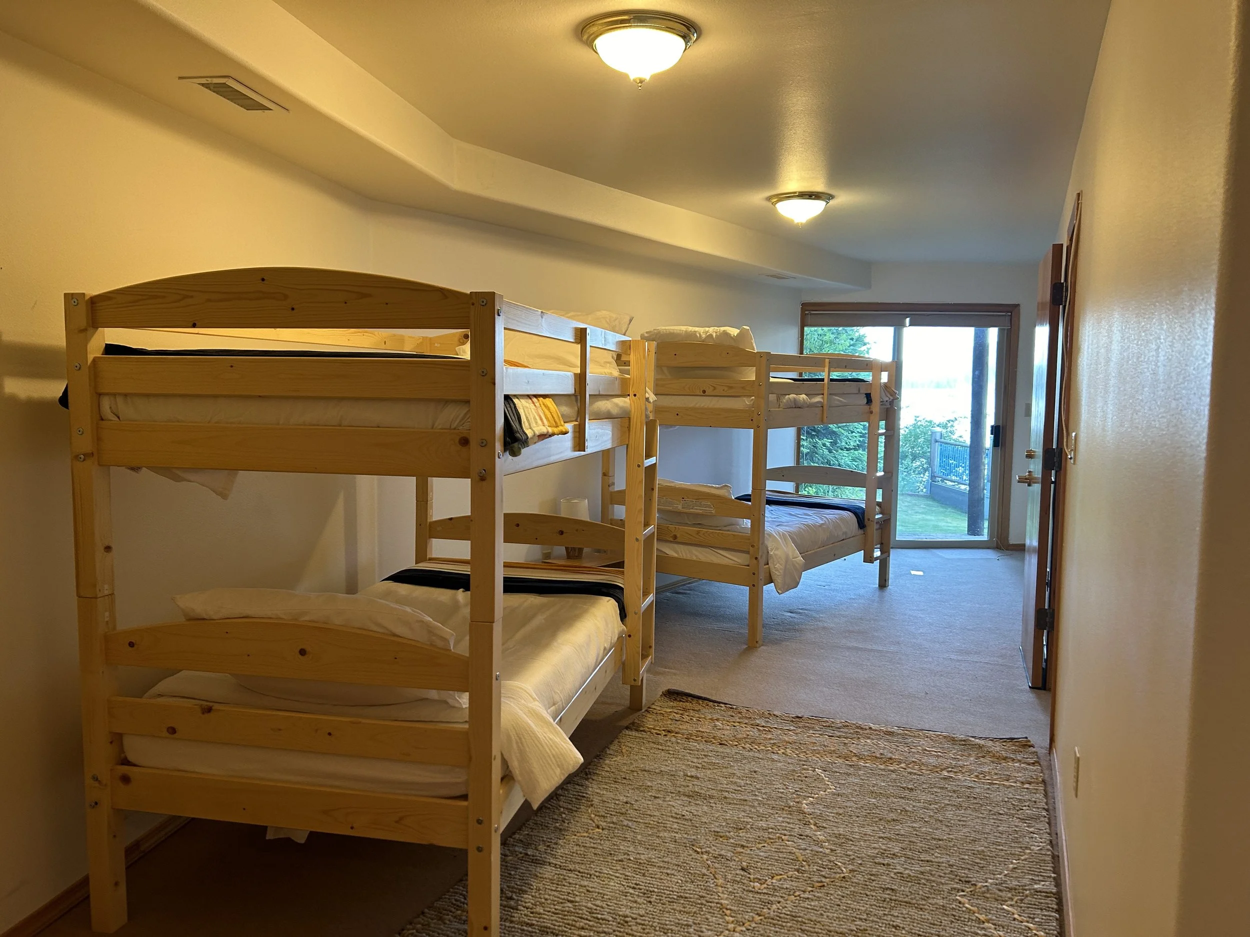Lakefront Lodging — Clipper Marina