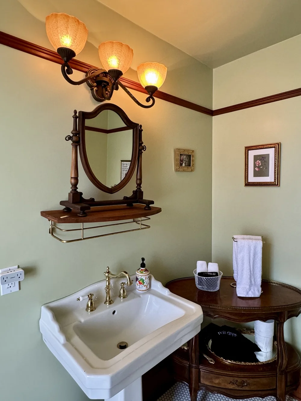 Rooms — Hubble House Inn