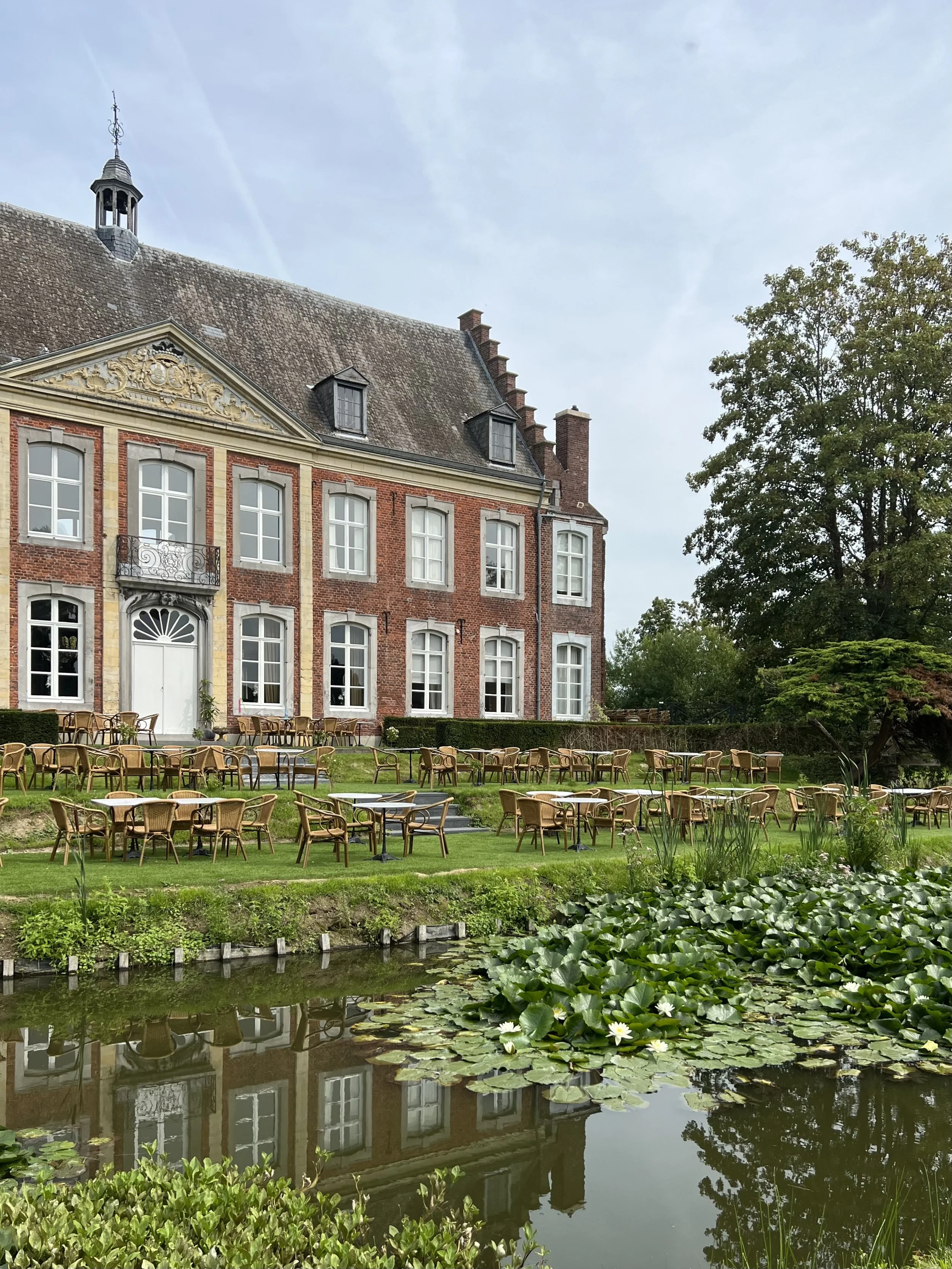 Over het kasteel — Chateau de Looz