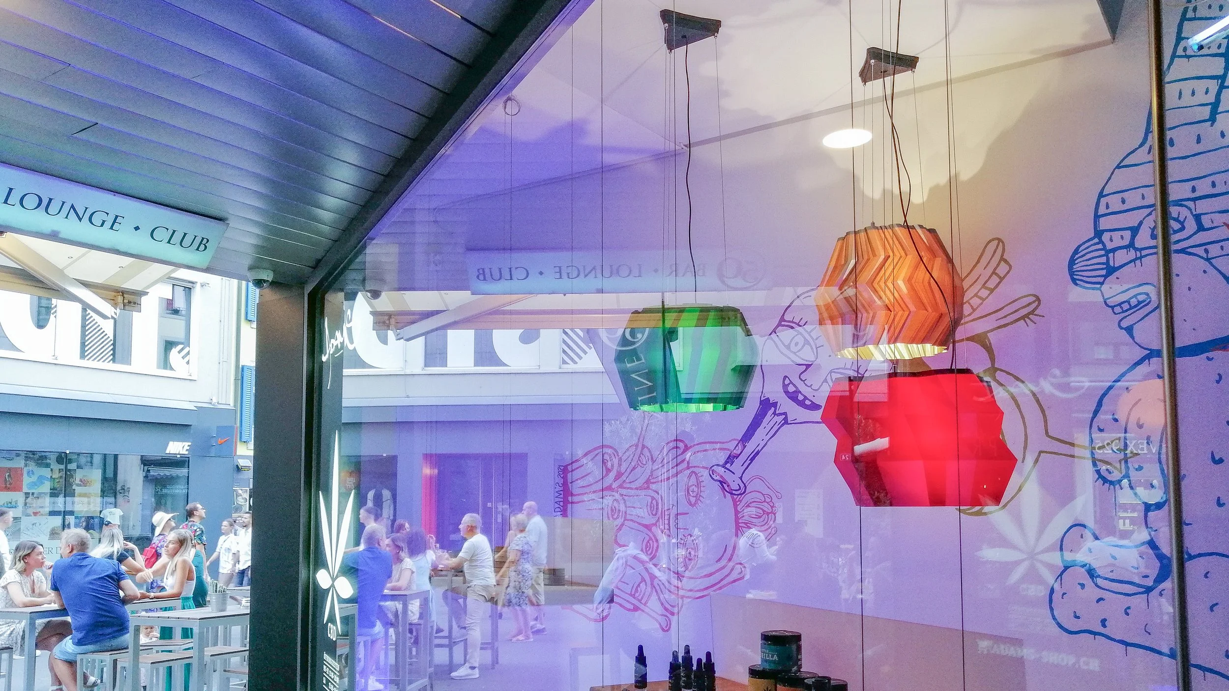 Architektonisches Lichtdesign: Einzigartiges Konzept für Adams Shop in ...