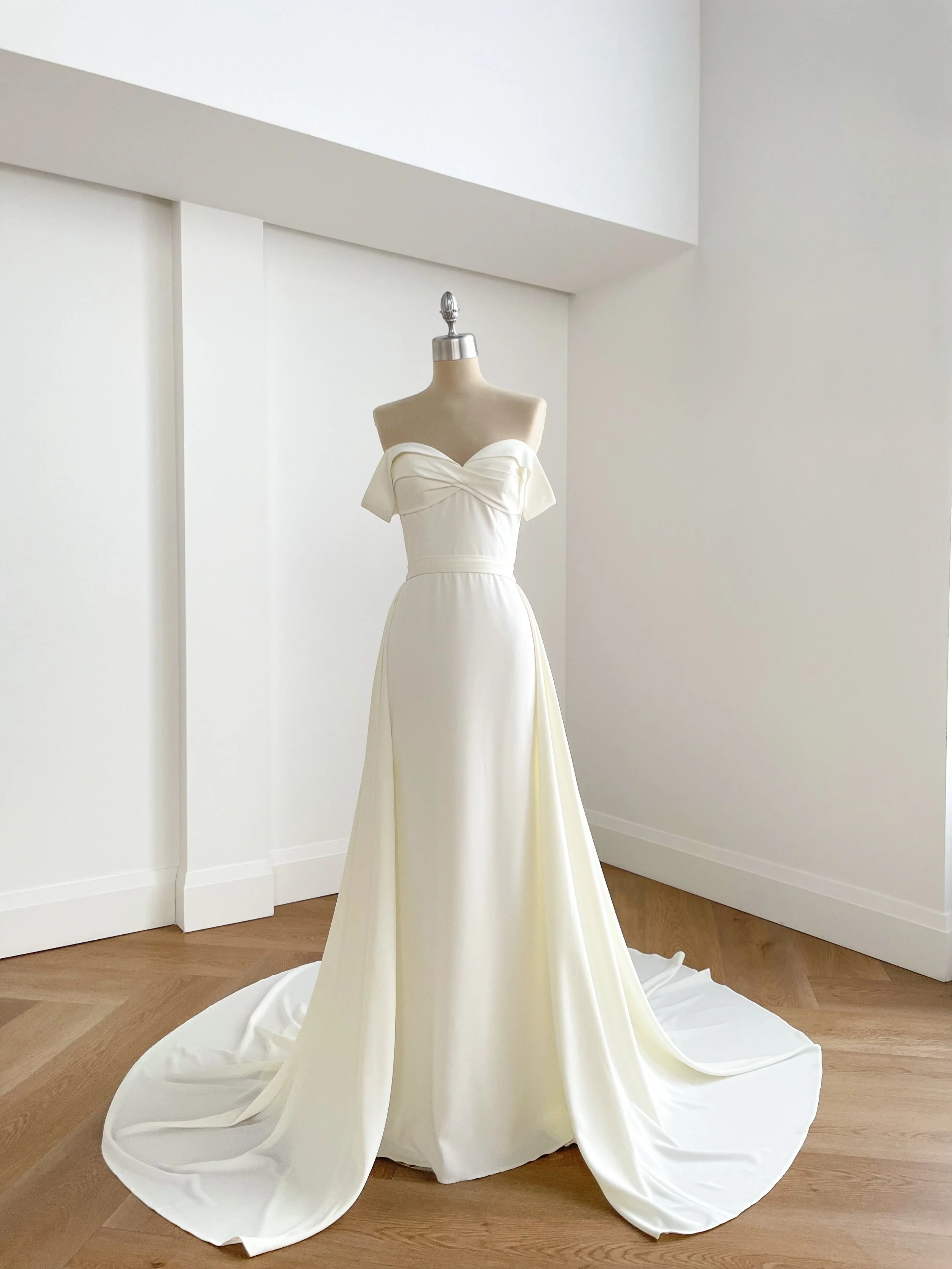 Overskirts — Lis Simon