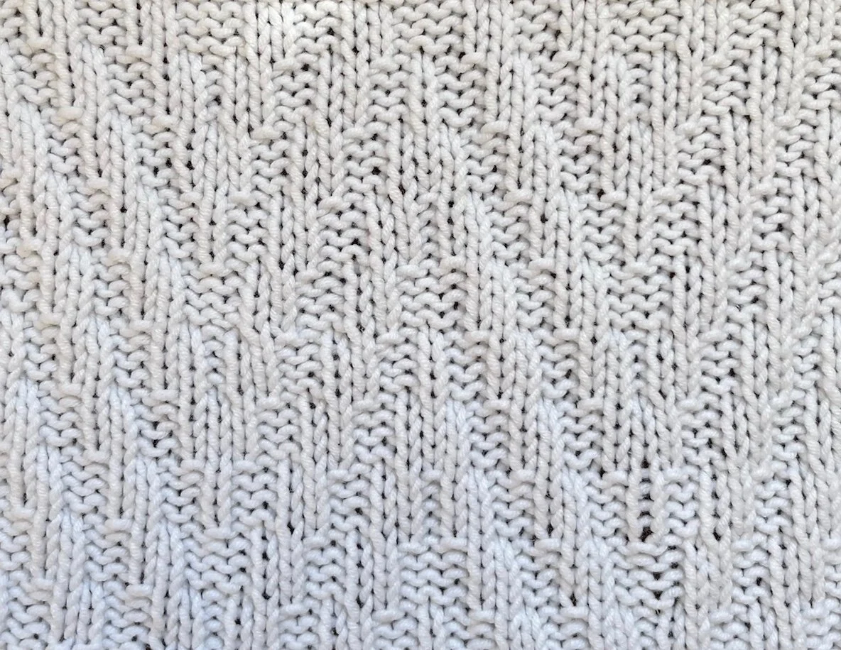 18 sts x 16 rows KPT Pinnacle Crêpe Chevrons (I-A-11-f-1-b-(9 ...