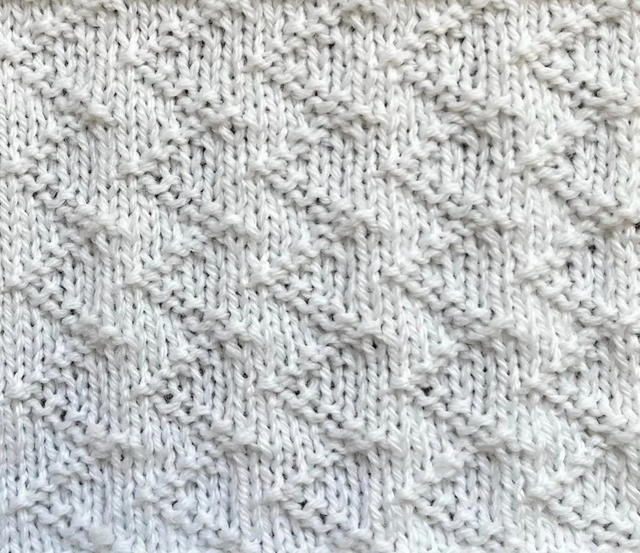 6 sts x 8 rows KPT Lightning (I-A-11-f-2-(3)) — Museum of Knitting