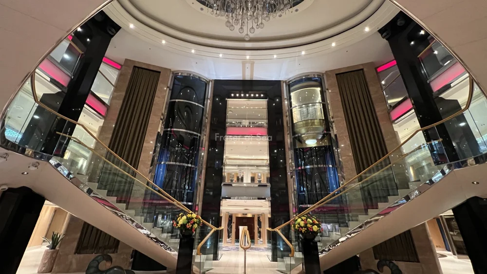 Here’s EVERY VENUE Onboard Azura, the Cruise Ship from PO Cruises: a ...