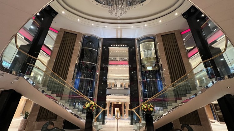 Here’s EVERY VENUE Onboard Azura, the Cruise Ship from PO Cruises: a ...