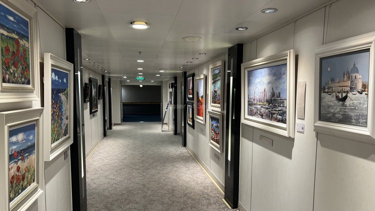 Here’s EVERY VENUE Onboard Azura, the Cruise Ship from PO Cruises: a ...