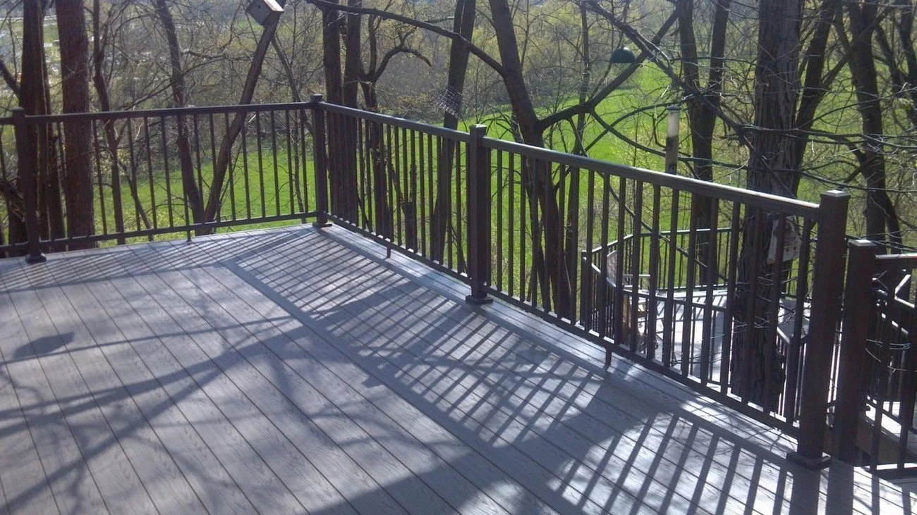 8 Deck Railing Options: Discover the Best fit for your deck — Rocky ...