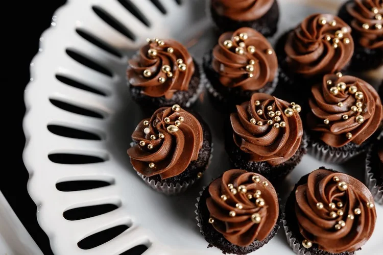 Muffin vs Cake: What's the Difference Between Them? — Custom Cakes in ...