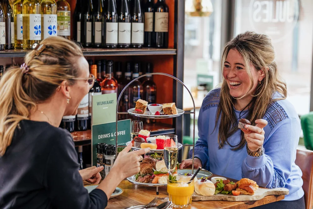 High Tea & High Wine Arrangement Bergen — Restaurant Julie's