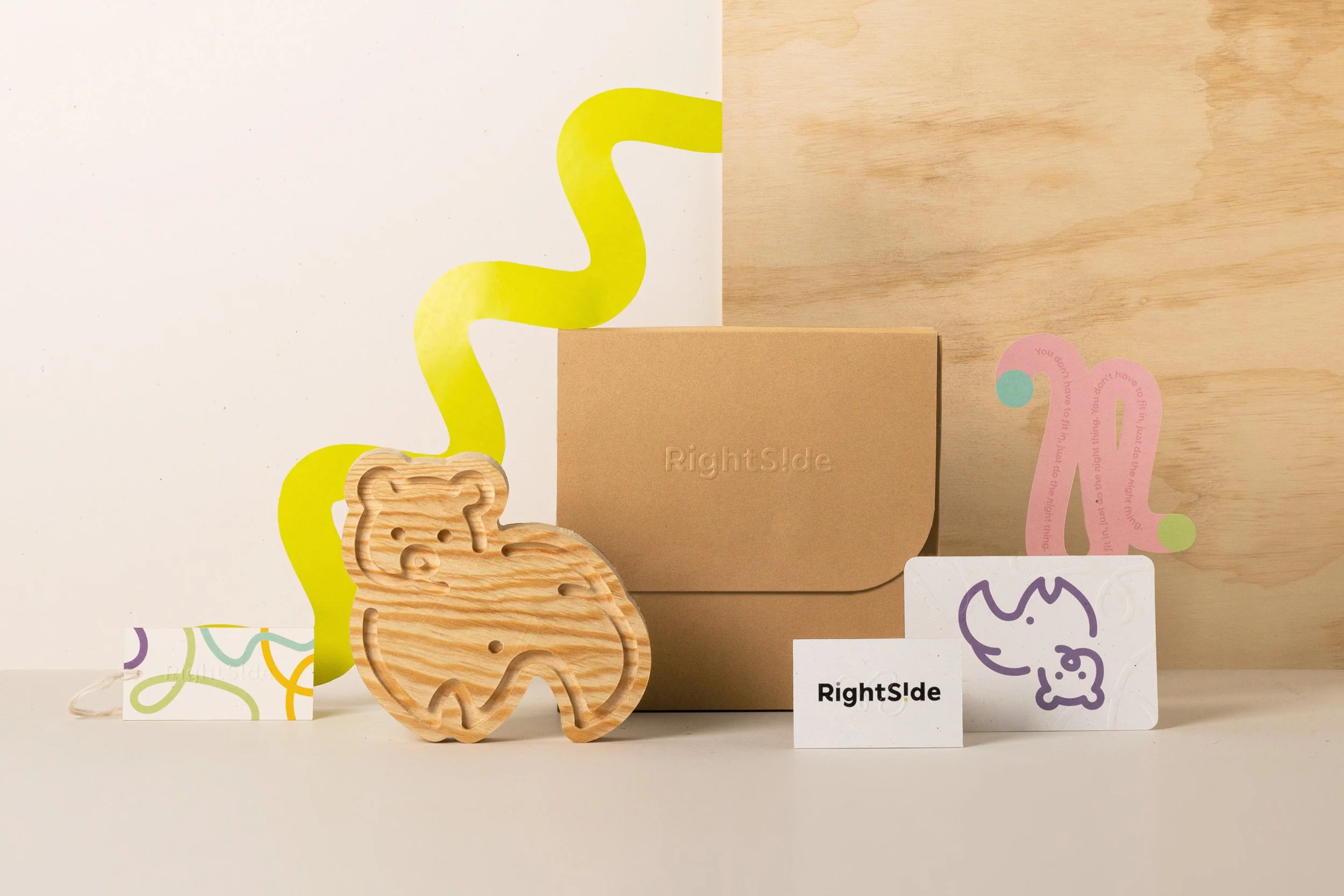 Branding for RightSide a clothing brand for children. | Estudio Albino