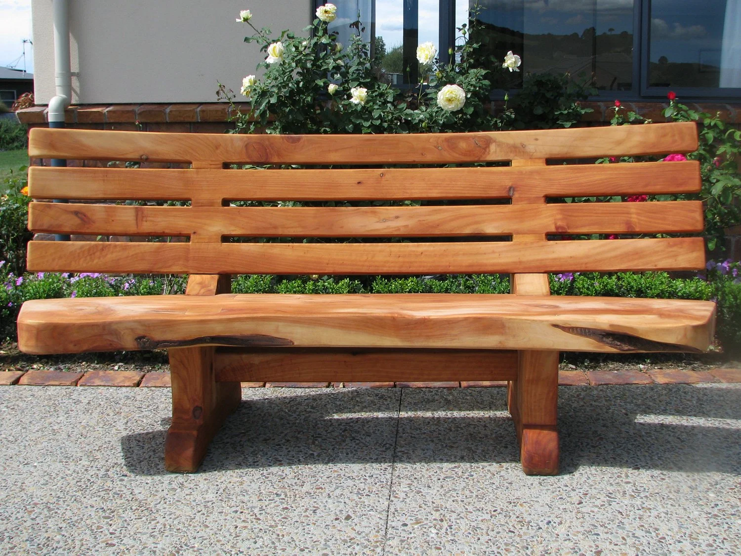 Curved Garden Seat | Park Benches Limited | High-Quality Outdoor ...