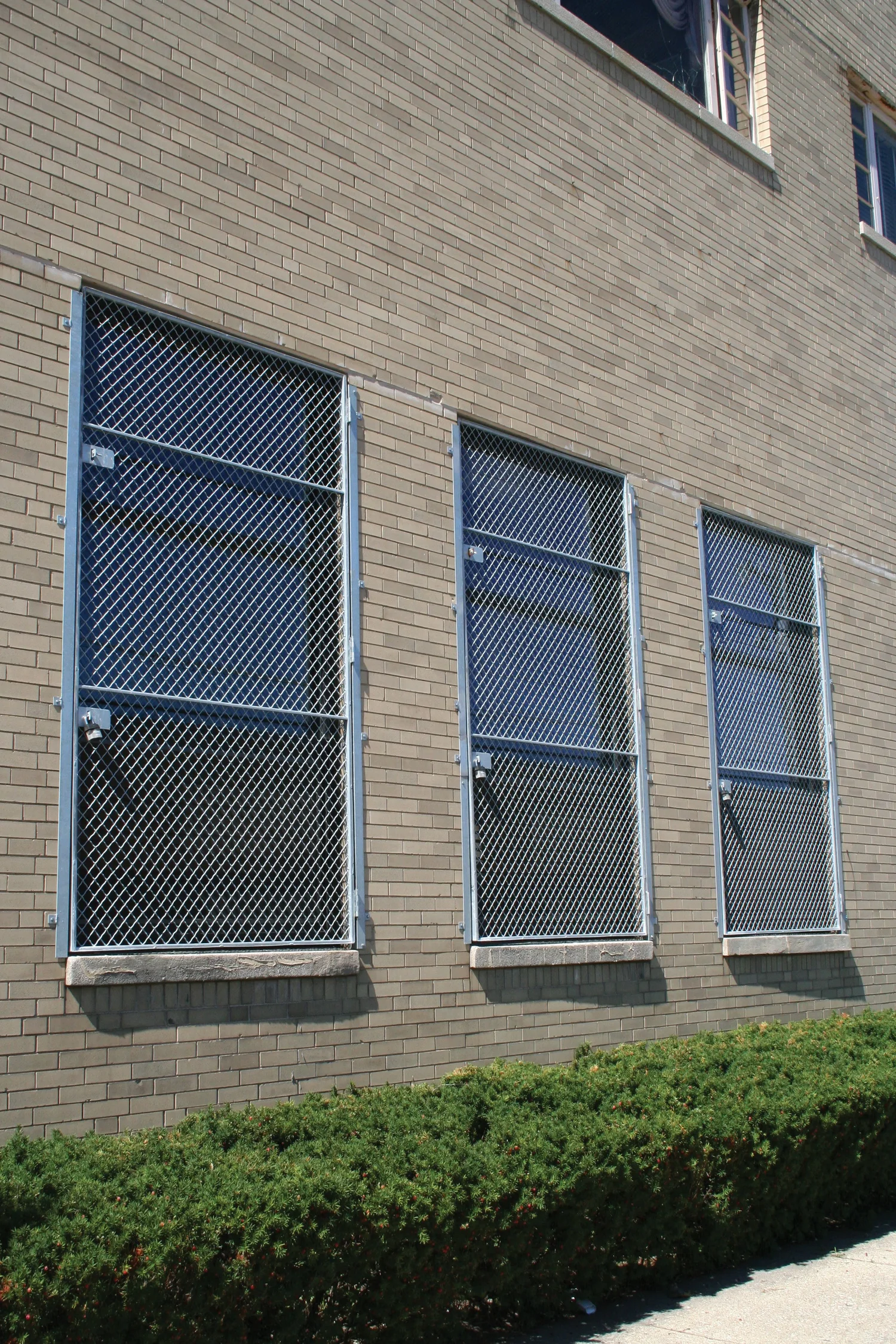 Single Folding Gates | Loss Prevention Solution