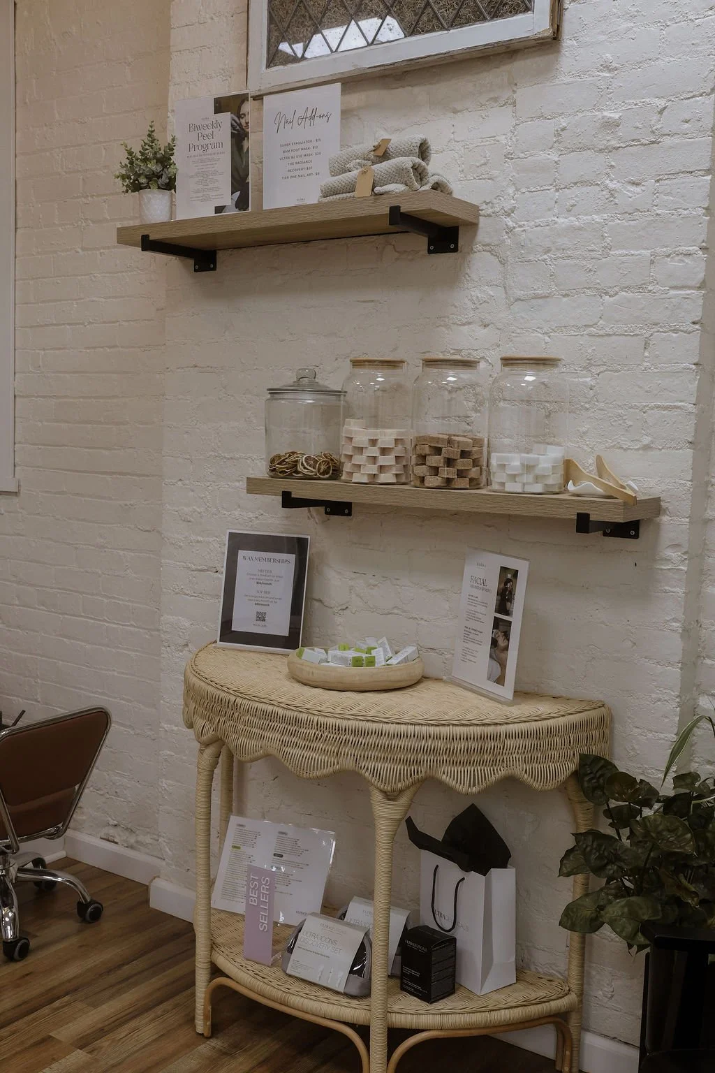 eloraspabeautybar.com