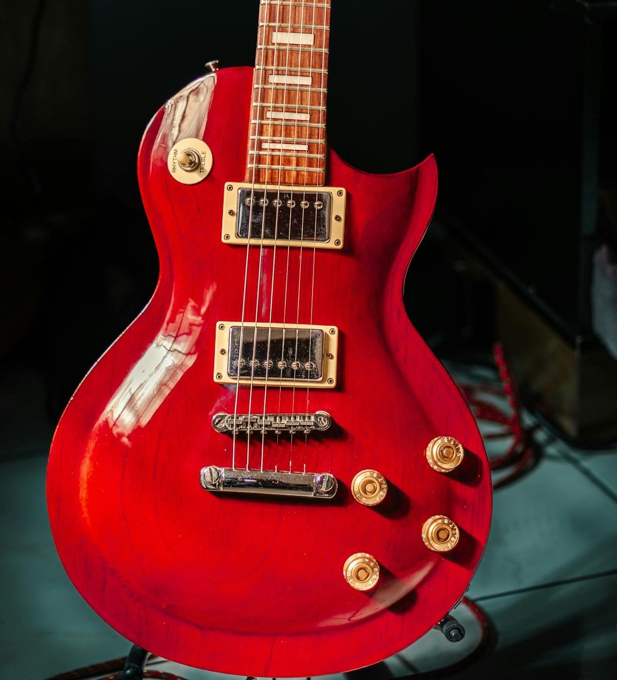 Electric Guitar Bridges Explained: Tremolo vs Fixed Bridge — Background ...