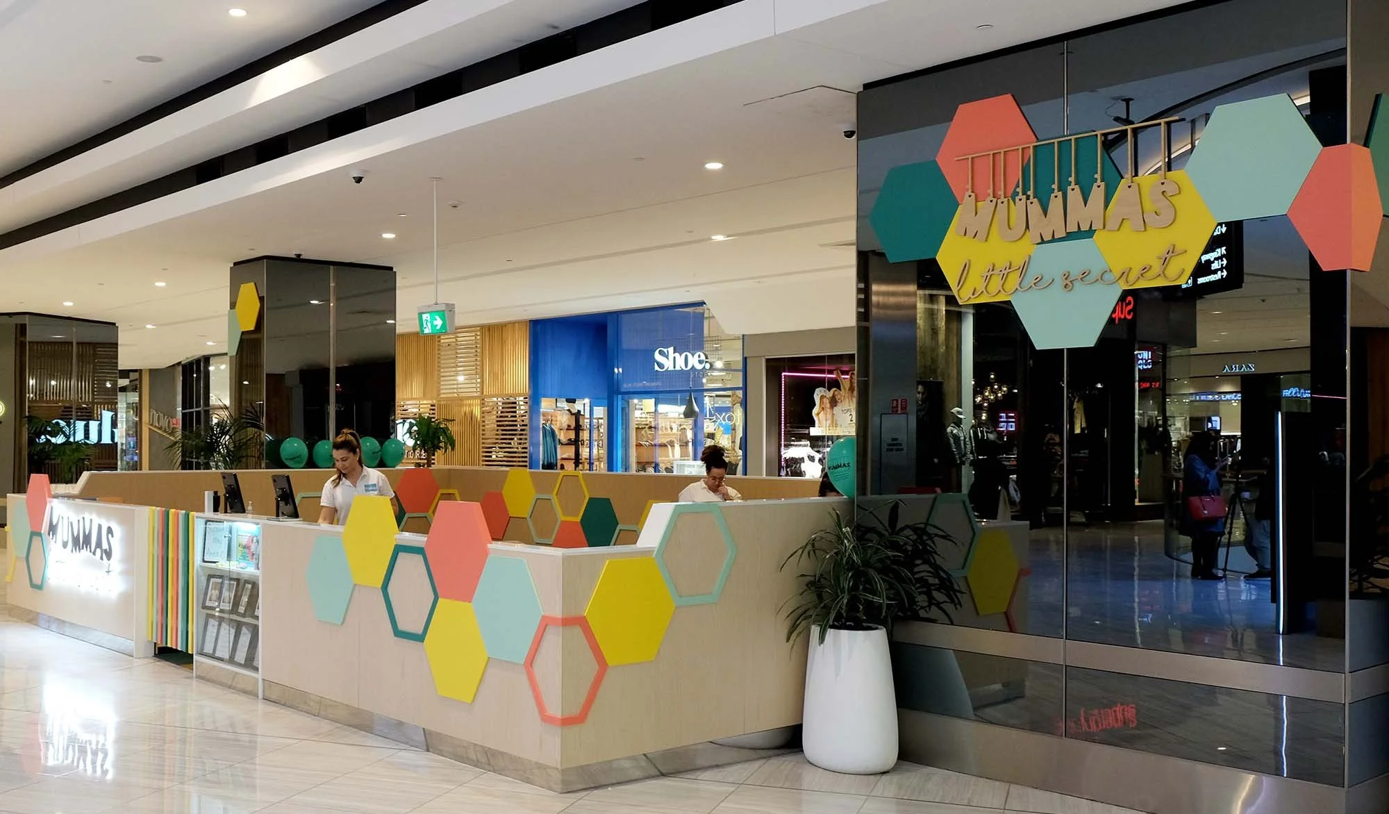 Mumma’s Little Secret: Warm, Playful Café — Vie Studio
