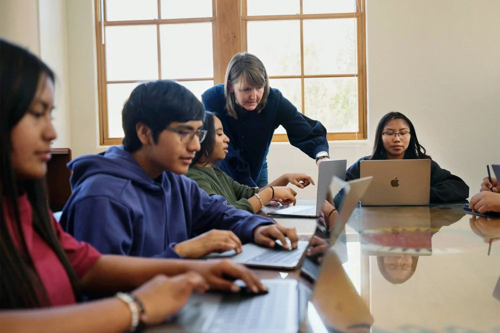 Apple Invests $500 Billion in Workforce Development, AI, and ...