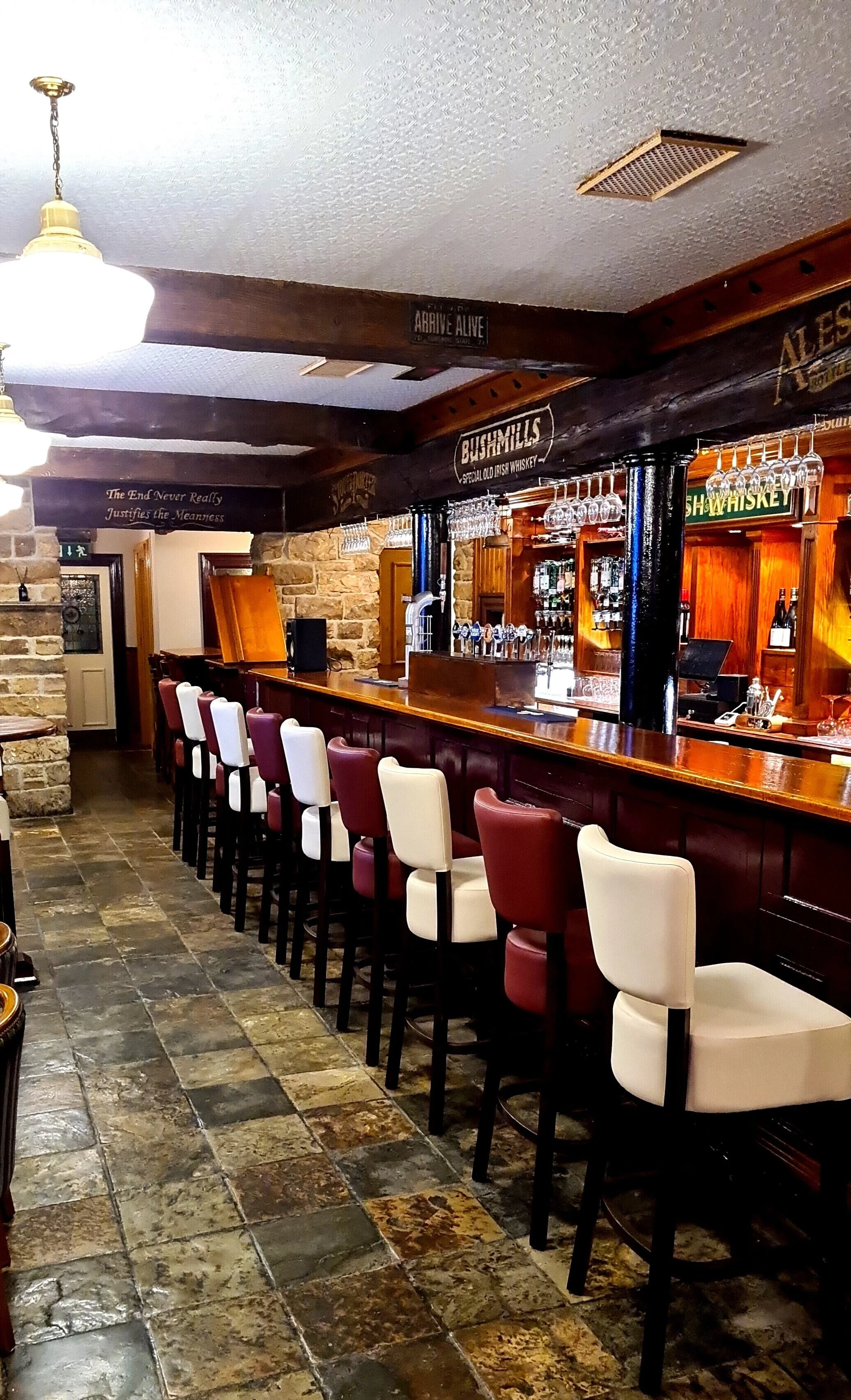 Bar | Enjoy Great Drinks Today — Signature Steakhouse