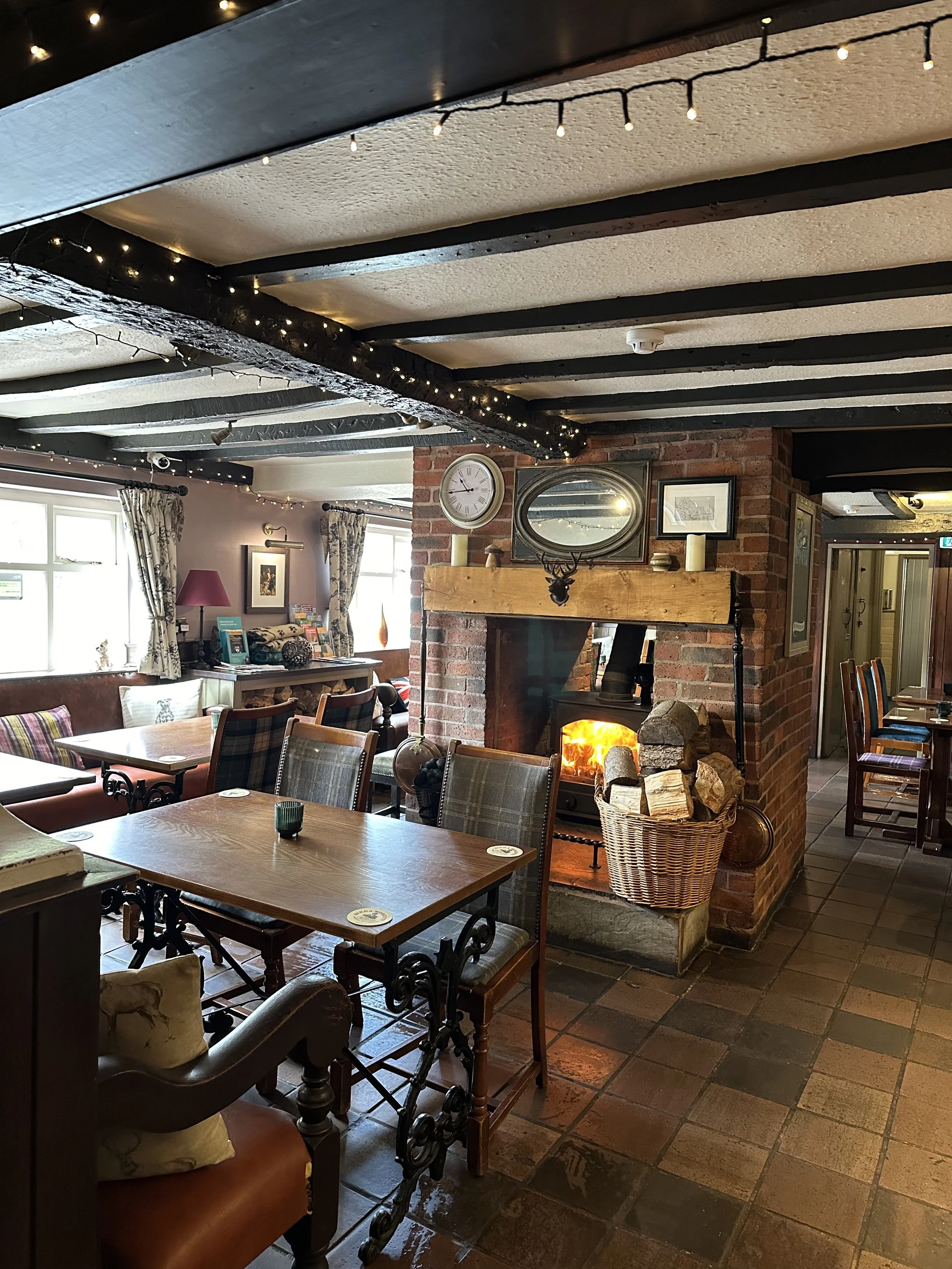 Traditional Country Pub, Longdon Rugeley - The Swan with Two Necks