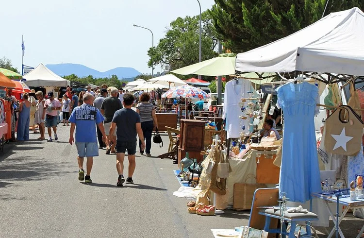 Spanish coastal towns with summer markets locals still shop at ...