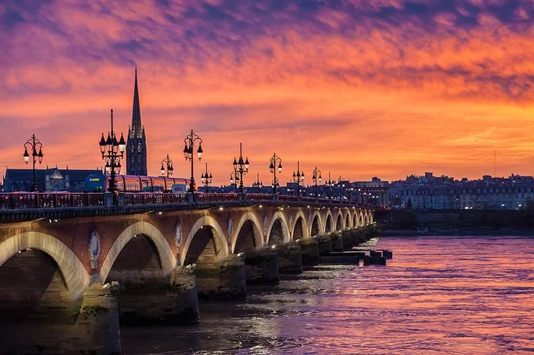 Bordeaux Solo Travel: Where to Walk, Eat and Spend Your Time | Trippers ...