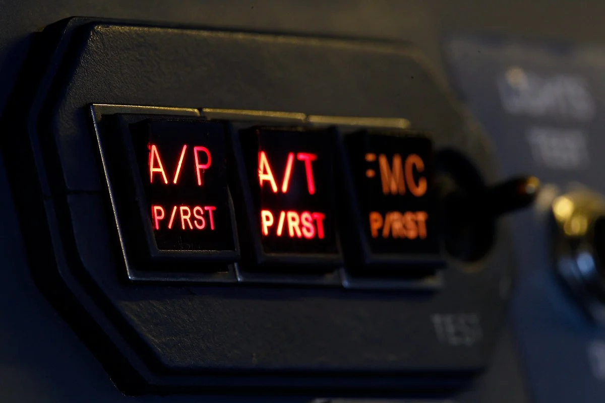 B737-800 AFDS Unit - Converted and Installed to MIP — Flaps 2 Approach - Boeing 737 Simulator ...