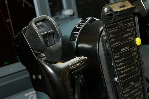 Yokes & Columns — Flaps 2 Approach - Boeing 737 Simulator project