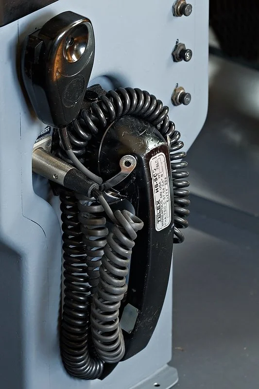 737-300 Telephone & Microphone for 737-300 Center Pedestal — Flaps 2 ...