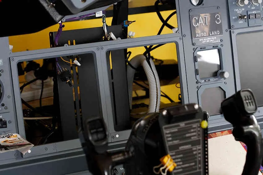 B737-800 AFDS Unit - Converted and Installed to MIP — Flaps 2 Approach - Boeing 737 Simulator ...