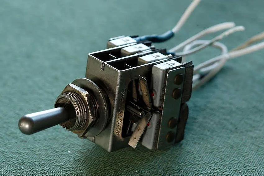 OEM 737-800 Lights Test Toggle Switch - Wired and Installed to MIP ...