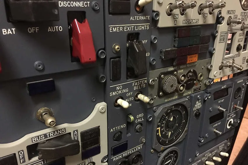 Overhead — Flaps 2 Approach - Boeing 737 Simulator project