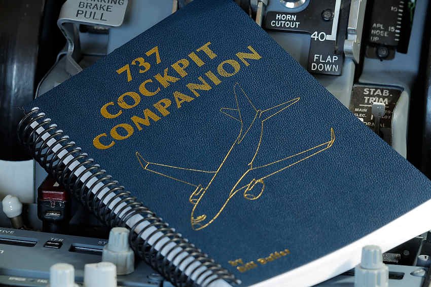 B737 Cockpit Companion Guide by Bill Bulfer - Review — Flaps 2 Approach ...