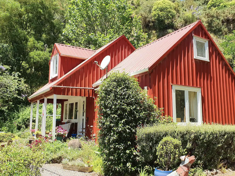 Ruru's Nest Retreat | Discover Artful Serenity Today — The Sculpture ...