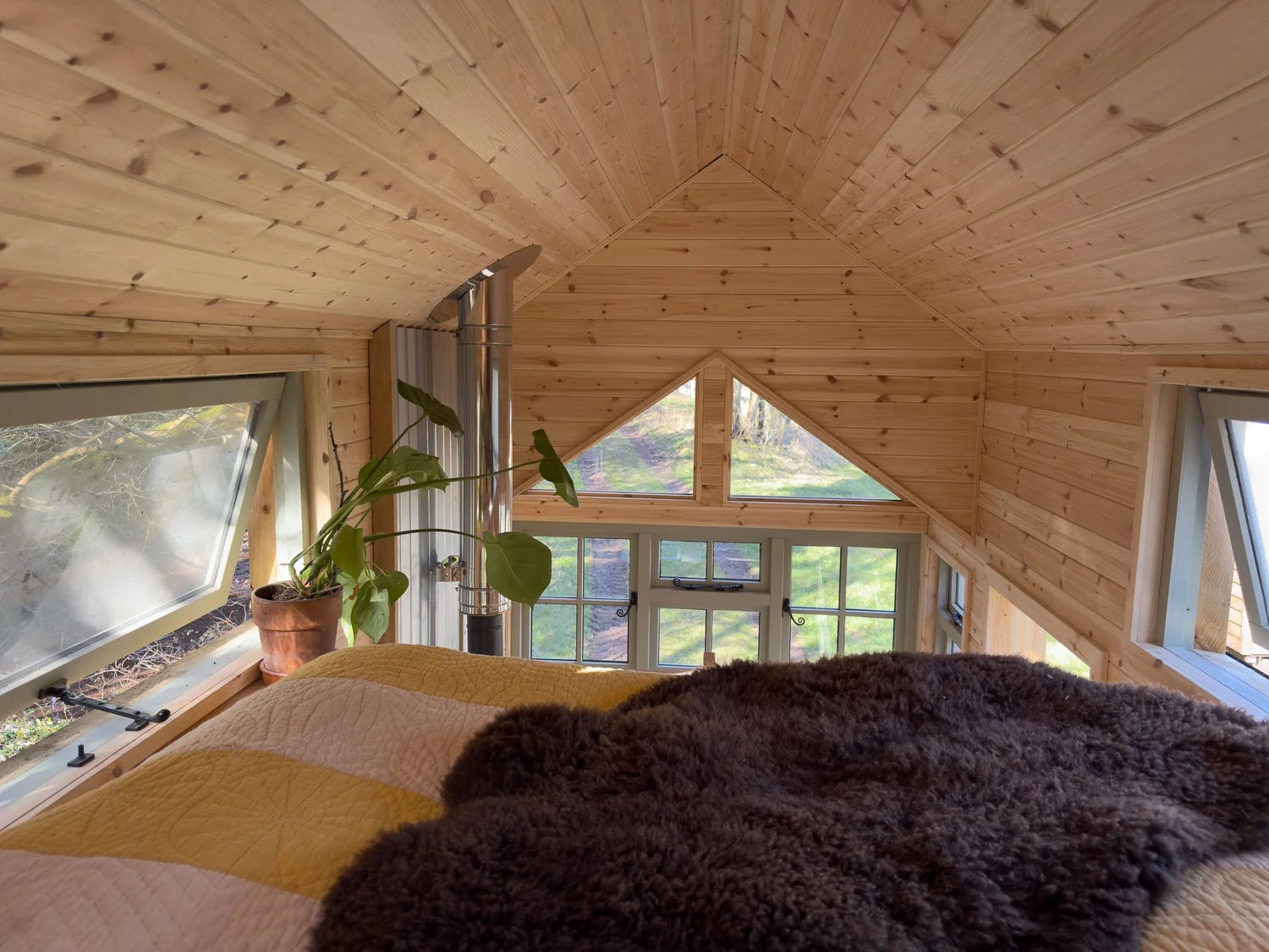 Ready-to-Roll Tiny Homes | Move-In-Ready Mobile Living