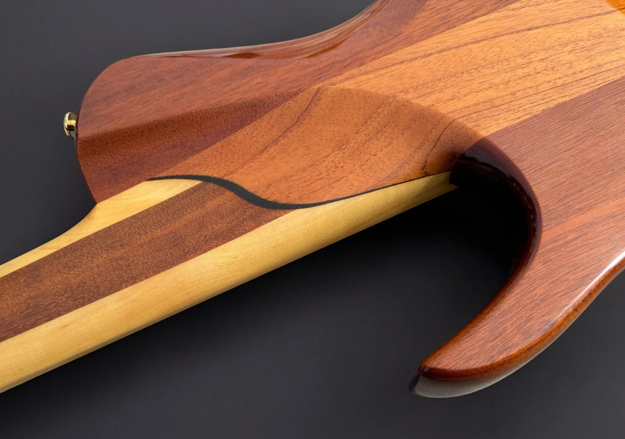 D’Mark Omega 6 Exotic Walnut — The Bass Spot
