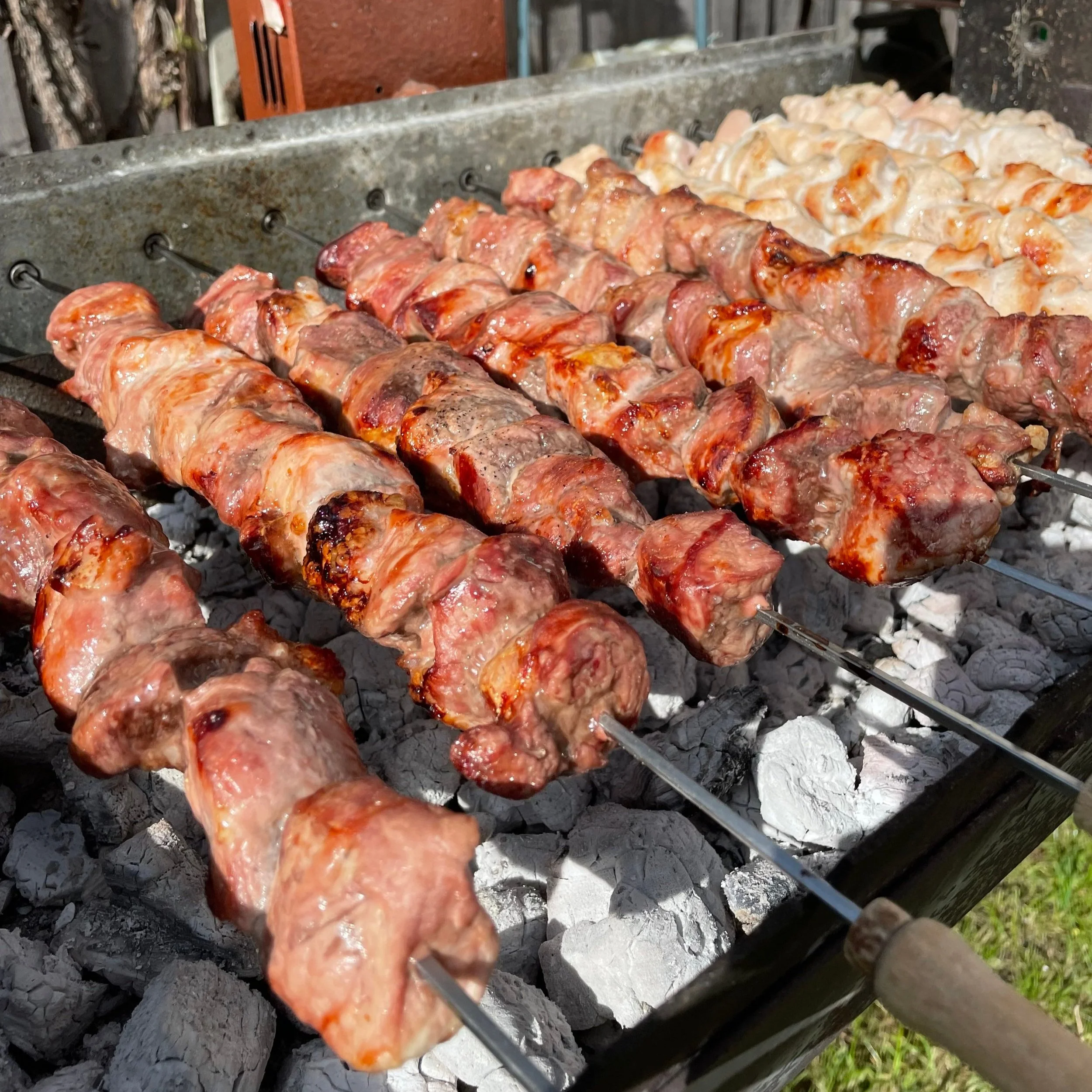 What is souvlaki? What are souvlakia? & souvlaki vs gyros | Your ...