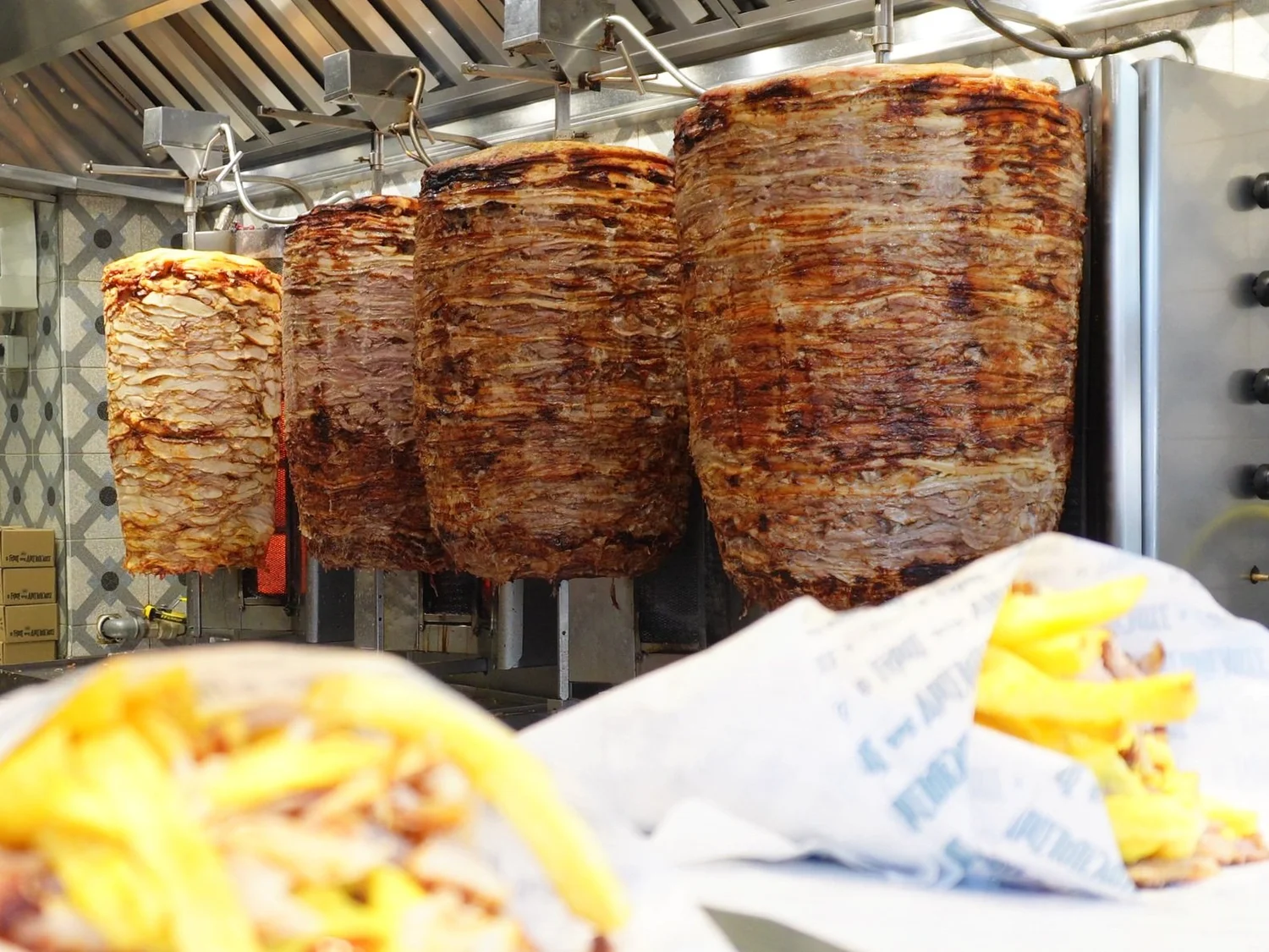 Your guide to Greek gyros: what is gyros and how is it different from souvlaki and döner ...