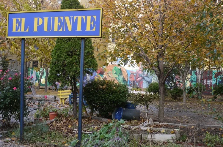 About — El Puente