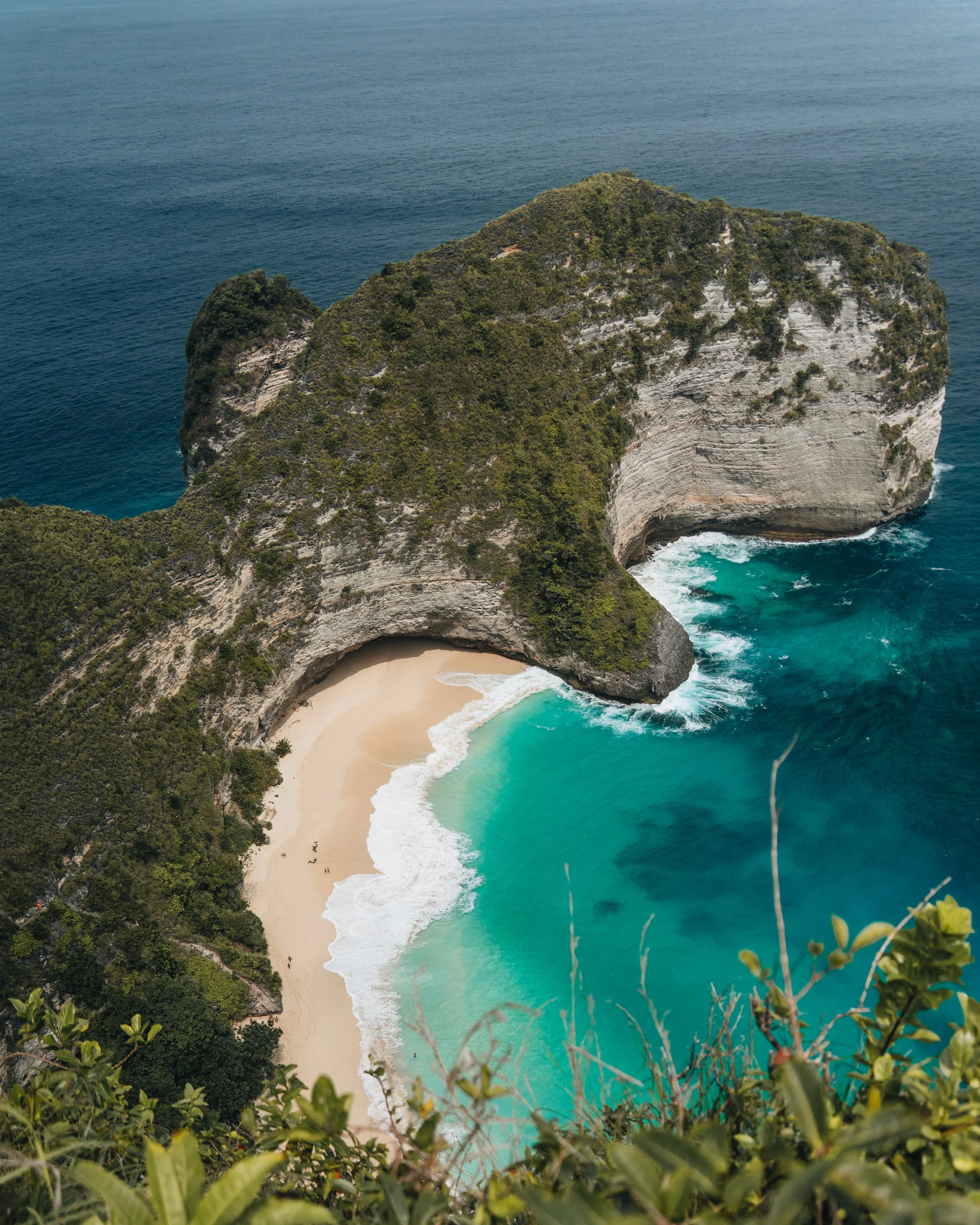 You travelguide to Nusa Penida — Let's go beyond