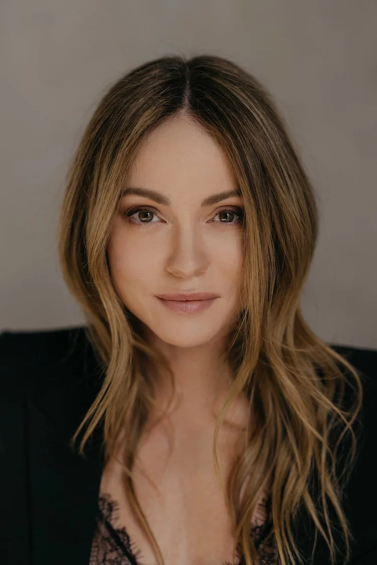 Bio — Nikita Kahn