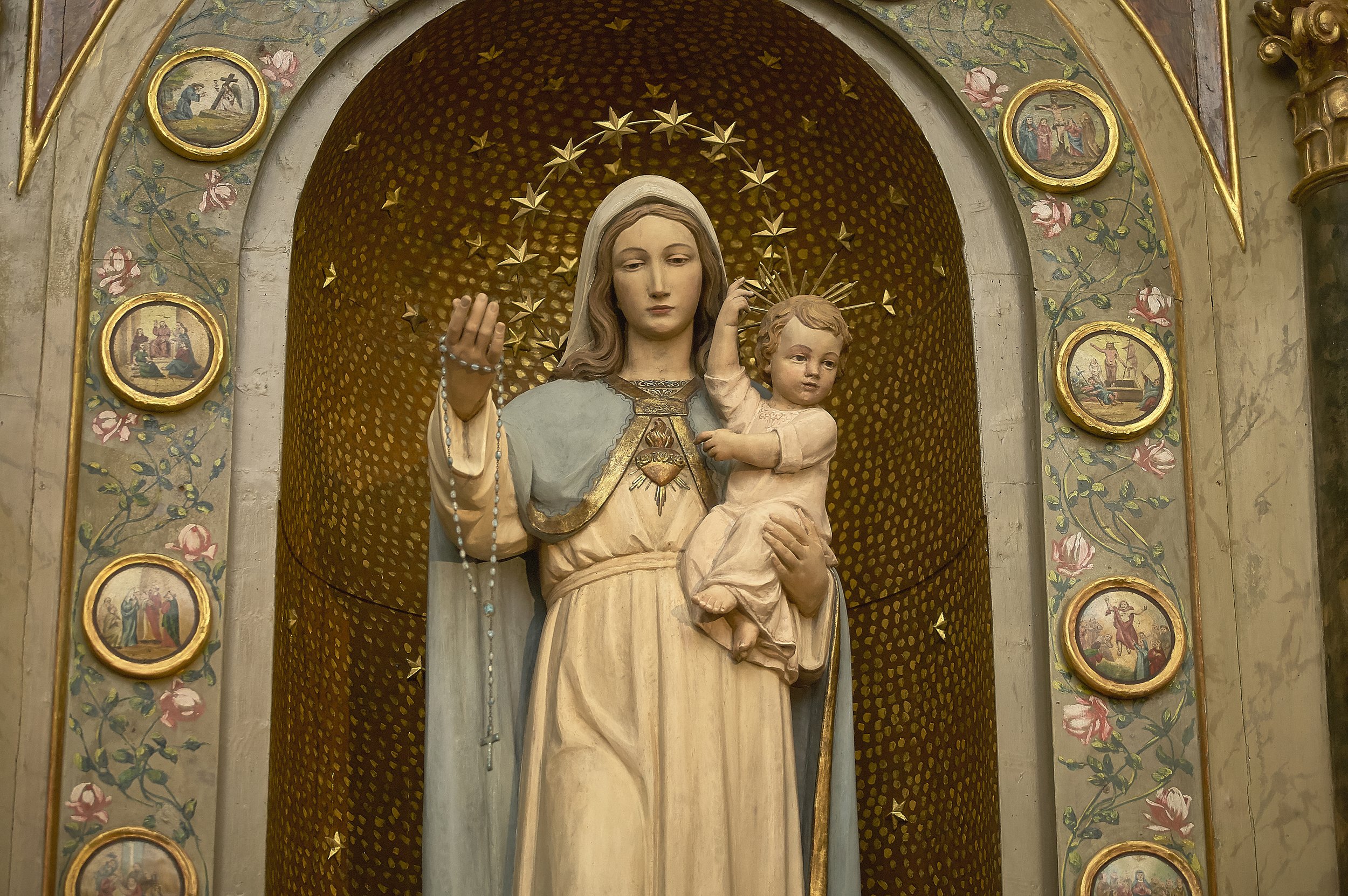 Why is Mother Mary’s Mantle Blue and Adorned with Stars? — RosaryMinded