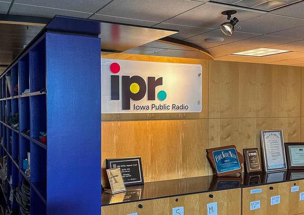 Chesnut Signs - Des Moines Iowa Sign Company