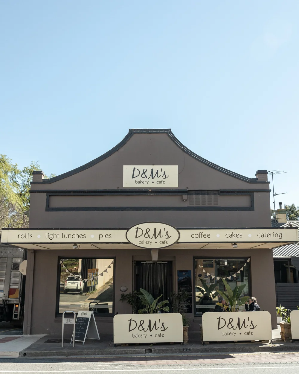 D&M's Bakery Cafe
