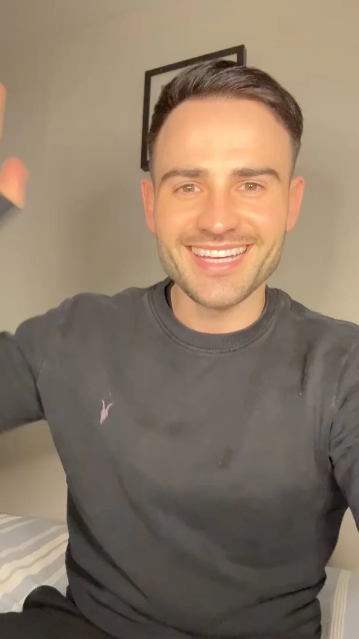 Michael Auger sings Cliff Richard at Camberley Login Lounge ...