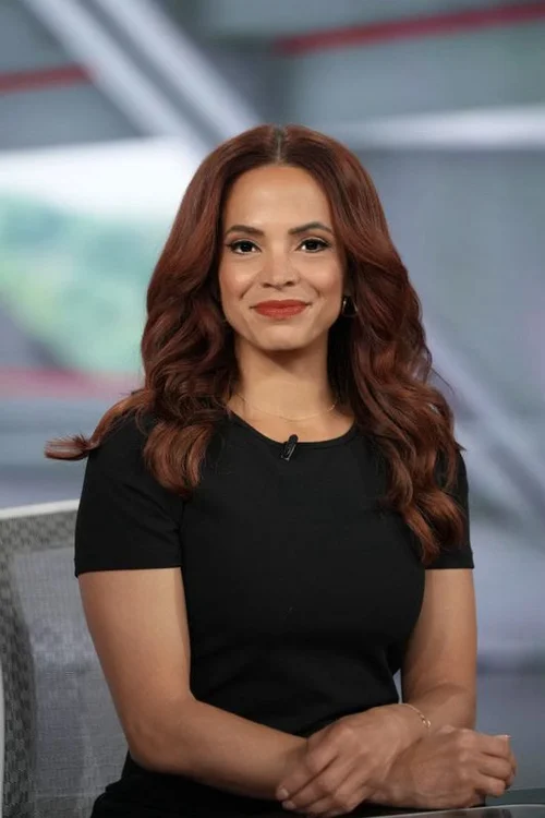 About 3 — Elle Duncan