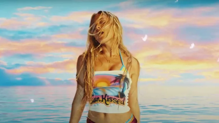 Zara Larsson's "Midnight Sun" Video is a Y2K-Inspired Summer Fantasy — Stardust Magazine