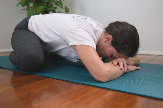 Relieving back pain during pregnancy with yoga — Yoga for Mama ...