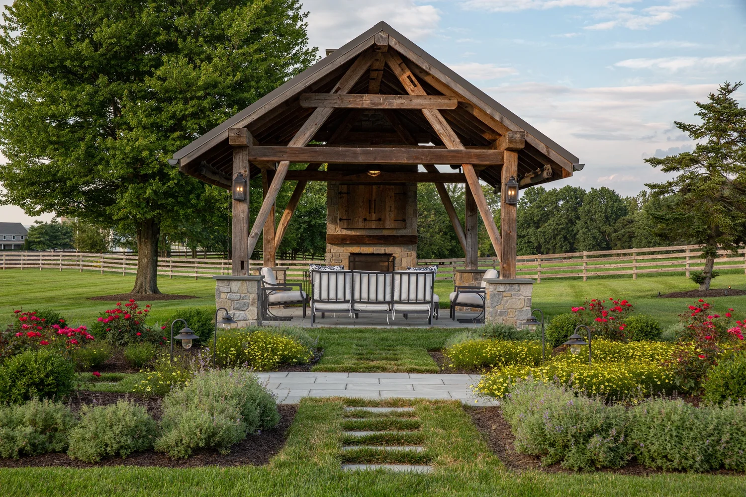 5 Pavilion and Outdoor Kitchen Ideas That Bring Comfort and Style to ...